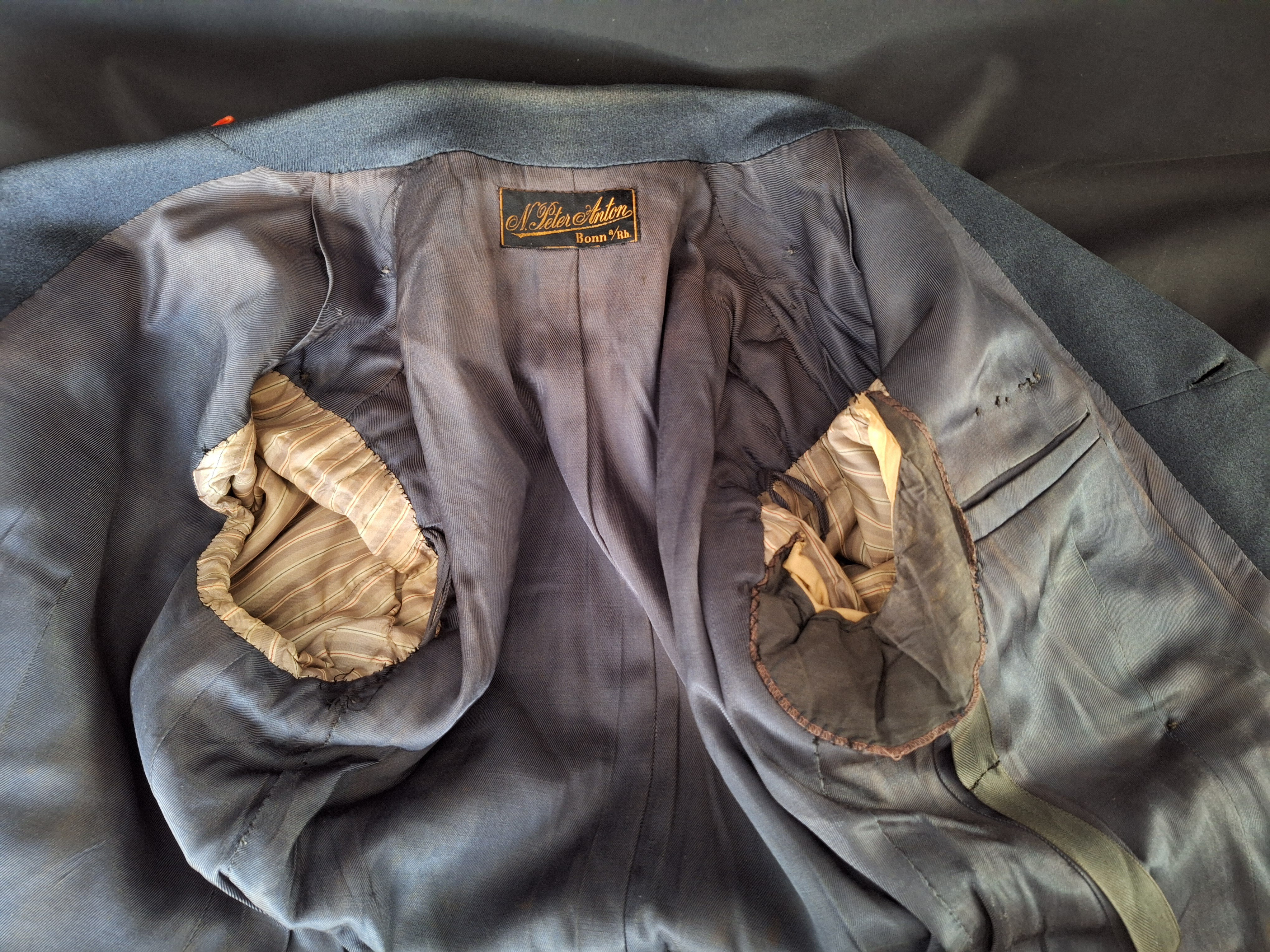 Luftwaffe tunic for Hauptwachmeister. - Bruno Mado Medals